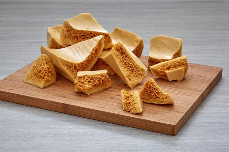 The Best Sponge Toffee Recipe (Honeycomb Toffee)