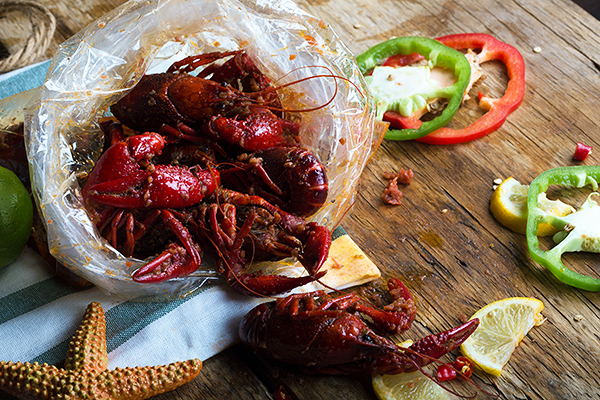 10 Tasty Canadian Spots For Fresh Seafood Boils