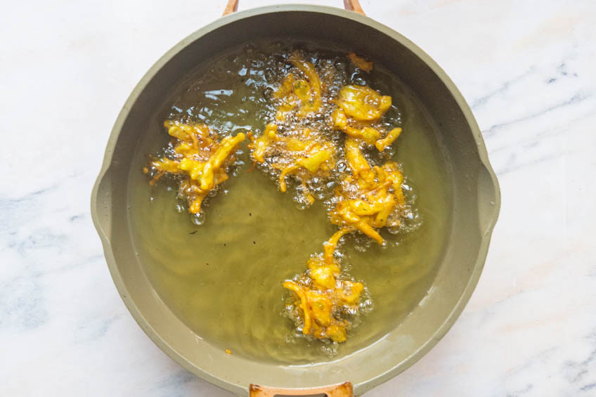 Best Spicy, Crispy Onion Pakora Recipe | Flavour Network