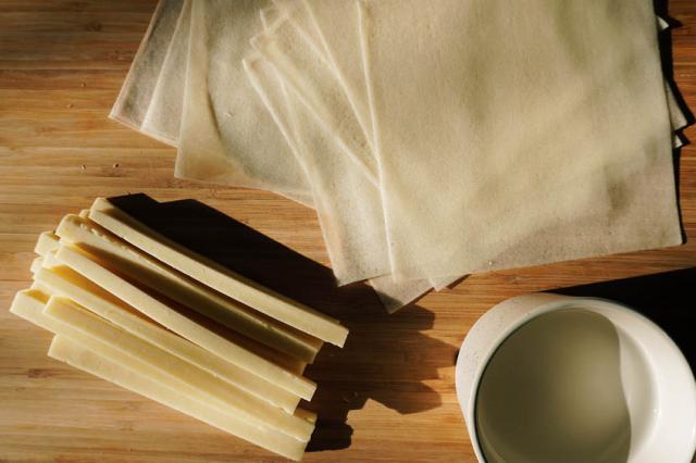 Best 4-Ingredient Filipino Cheese Lumpia