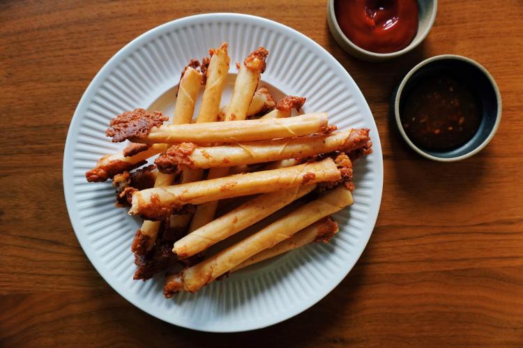 Best 4-Ingredient Filipino Cheese Lumpia
