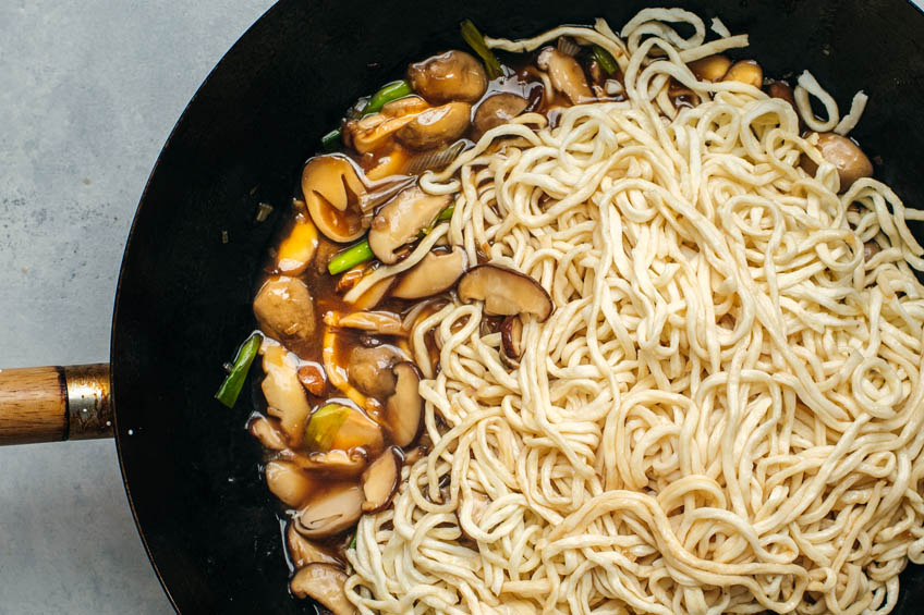 Best Chinese Longevity Noodles (Yee Mein) Recipe