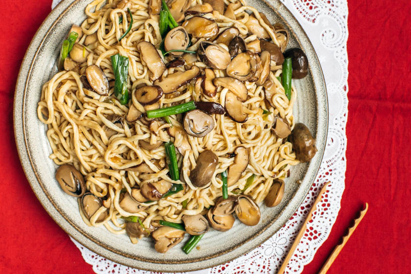 Best Chinese Longevity Noodles (Yee Mein) Recipe