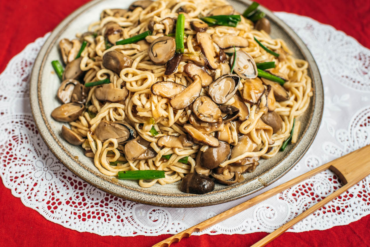 Best Chinese Longevity Noodles (Yee Mein) Recipe