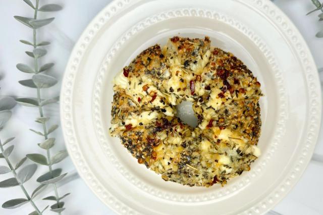 Viral Garlic Cream Cheese-Stuffed Bagel | Flavour Network