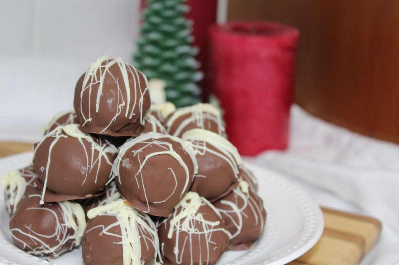 No-Bake 3-Ingredient Chocolate Balls Recipe | Flavour Network