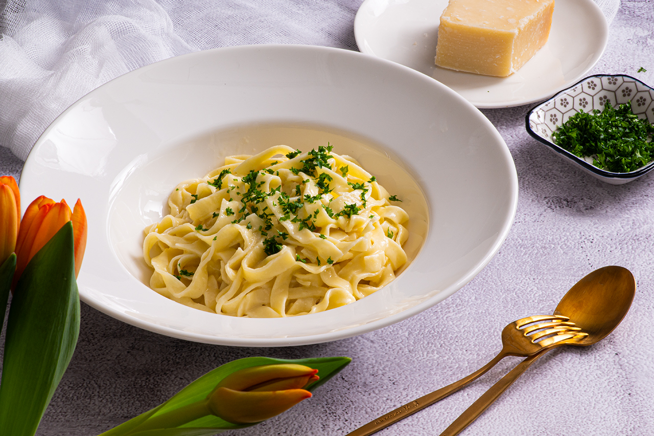 Best 15-Minute Authentic Fettuccine Alfredo Recipe | Flavour Network